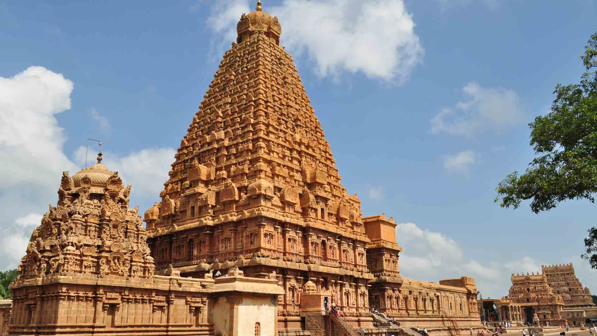 One day travel guide to Brihadeeswara temple in Thanjavur : Namaste! | Gozo cabs journey across ...